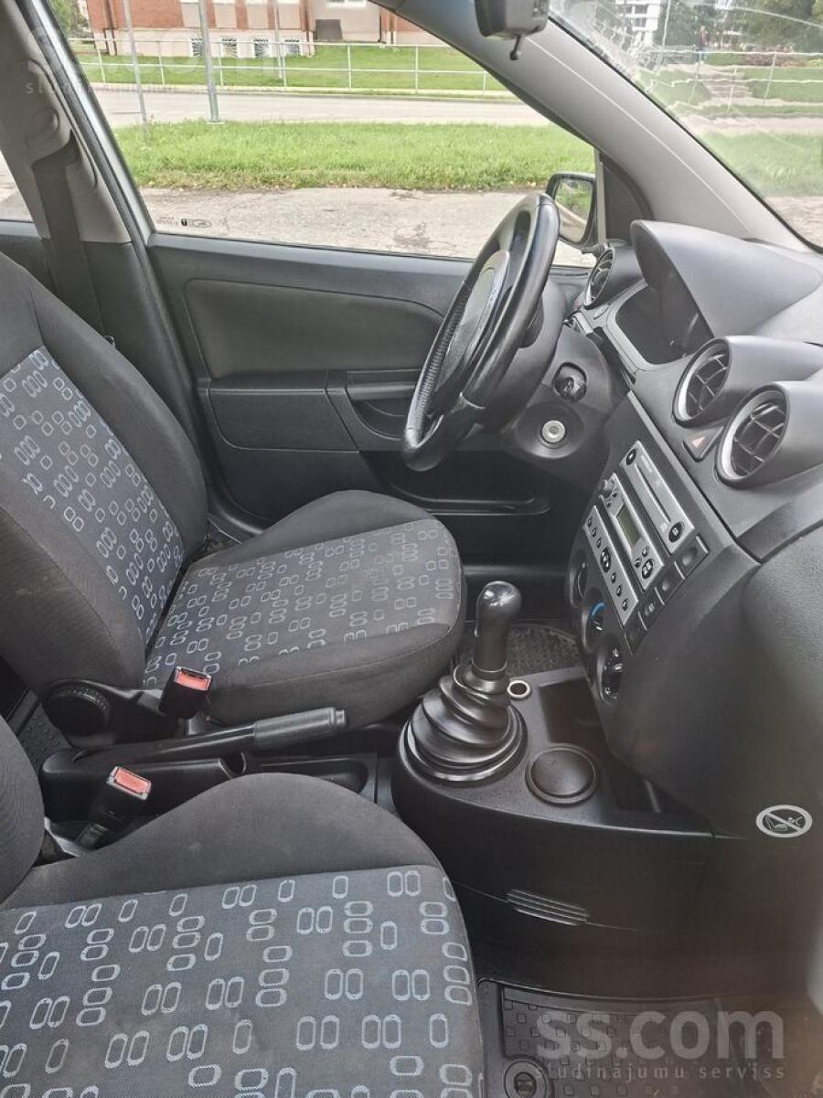 Grey Ford Fiesta 2005 in Aizkraukle, with an engine capacity of 1.30 L and mileage of 162 thousand km for 1150 €, photo 6 on AUTOMOTO.COM.LV