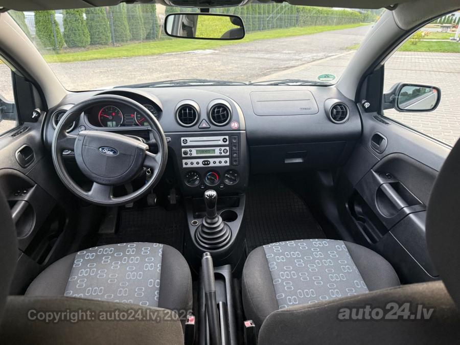 Grey Ford Fiesta 2005 in Tartu, with an engine capacity of 1.40 L and mileage of 218 thousand km for 2499 €, photo 11 on AUTOMOTO.COM.LV