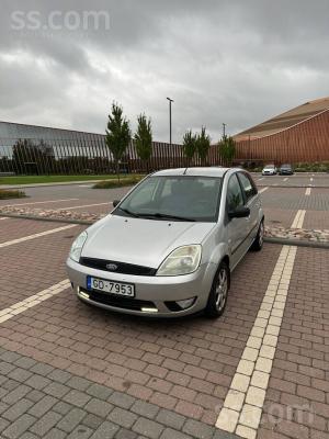 Pelēks Ford Fiesta 2005 Ventspils, ar dzinēja tilpumu 1.40 L un nobraukumu 166 tūkst. km par 1500 €, foto  vietnē AUTOMOTO.COM.LV