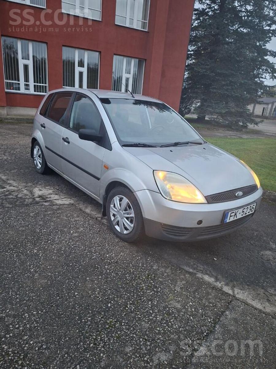 Grey Ford Fiesta 2005 in Aizkraukle, with an engine capacity of 1.30 L and mileage of 162 thousand km for 700 €, photo 1 on AUTOMOTO.COM.LV