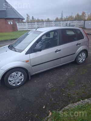 Grey Ford Fiesta 2005 in Aizkraukle, with an engine capacity of 1.30 L and mileage of 162 thousand km for 700 €, photo 3 on AUTOMOTO.COM.LV