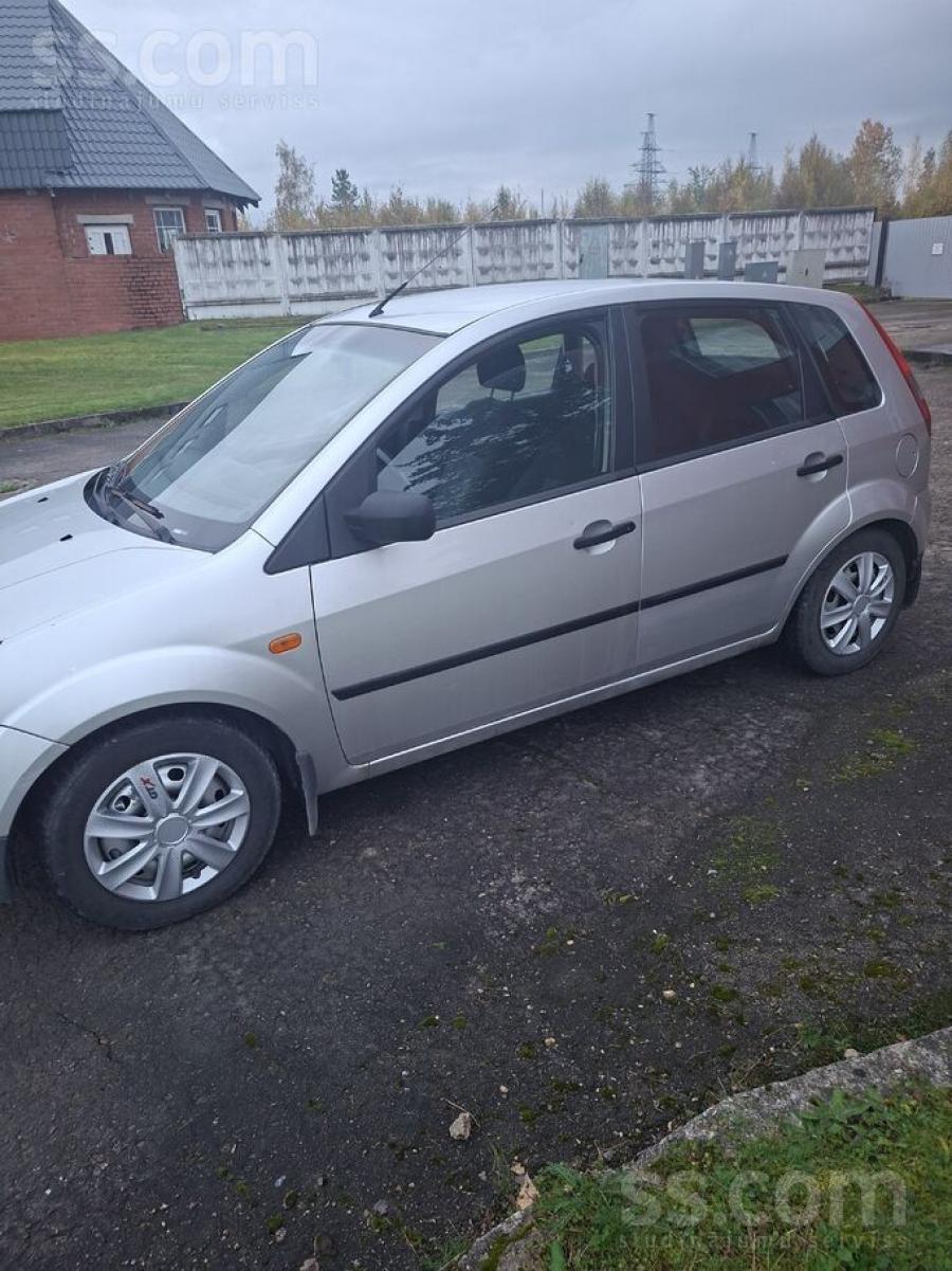Grey Ford Fiesta 2005 in Aizkraukle, with an engine capacity of 1.30 L and mileage of 162 thousand km for 700 €, photo 3 on AUTOMOTO.COM.LV