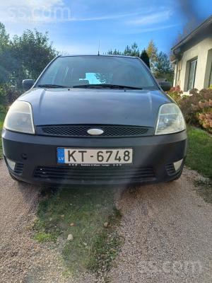 Pelēks Ford Fiesta 2005 Dobele, ar dzinēja tilpumu 1.40 L un nobraukumu 218 tūkst. km par 1050 €, foto 3 vietnē AUTOMOTO.COM.LV
