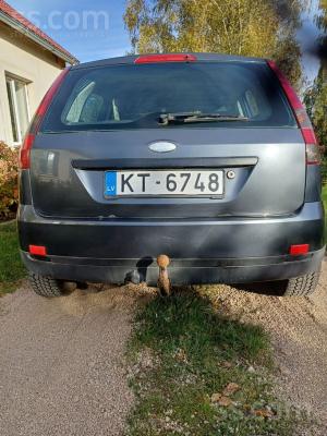 Pelēks Ford Fiesta 2005 Dobele, ar dzinēja tilpumu 1.40 L un nobraukumu 218 tūkst. km par 1050 €, foto 4 vietnē AUTOMOTO.COM.LV