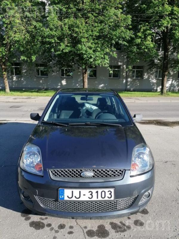 Pelēks Ford Fiesta 2006 Rīga, ar dzinēja tilpumu 1.40 L un nobraukumu 211 tūkst. km par 1050 €, foto 1 vietnē AUTOMOTO.COM.LV