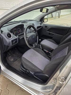 Pelēks Ford Fiesta 2006 Rīga, ar dzinēja tilpumu 1.30 L un nobraukumu 216 tūkst. km par 1390 €, foto 20 vietnē AUTOMOTO.COM.LV