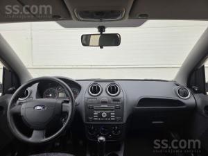 Pelēks Ford Fiesta 2006 Rīga, ar dzinēja tilpumu 1.30 L un nobraukumu 216 tūkst. km par 1390 €, foto 24 vietnē AUTOMOTO.COM.LV