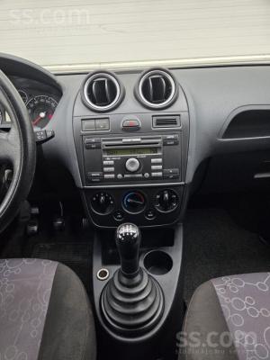 Pelēks Ford Fiesta 2006 Rīga, ar dzinēja tilpumu 1.30 L un nobraukumu 216 tūkst. km par 1390 €, foto 25 vietnē AUTOMOTO.COM.LV