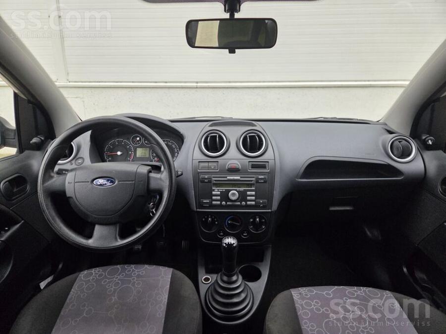 Pelēks Ford Fiesta 2006 Rīga, ar dzinēja tilpumu 1.30 L un nobraukumu 216 tūkst. km par 1390 €, foto 29 vietnē AUTOMOTO.COM.LV