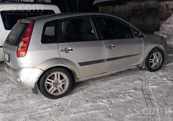 Pelēks Ford Fiesta 2006 Valmiera, ar dzinēja tilpumu 1.40 L un nobraukumu 231 tūkst. km par 1000 €, foto 1 vietnē AUTOMOTO.COM.LV
