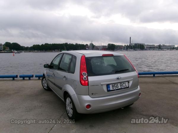 Pelēks Ford Fiesta 2006 Tallina, ar dzinēja tilpumu 1.40 L un nobraukumu 165 tūkst. km par 950 €, foto 4 vietnē AUTOMOTO.COM.LV