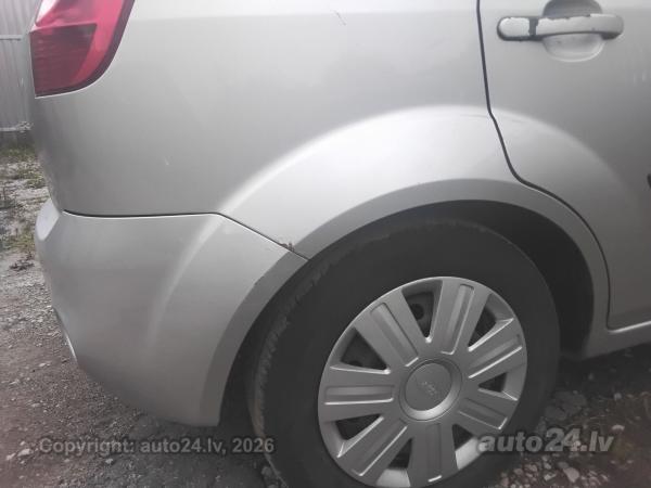 Pelēks Ford Fiesta 2006 Tallina, ar dzinēja tilpumu 1.40 L un nobraukumu 165 tūkst. km par 950 €, foto 6 vietnē AUTOMOTO.COM.LV