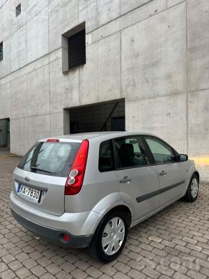 Grey Ford Fiesta 2006 in Jelgava, with an engine capacity of 1.30 L and mileage of 156 thousand km for 1190 €, photo 10 on AUTOMOTO.COM.LV