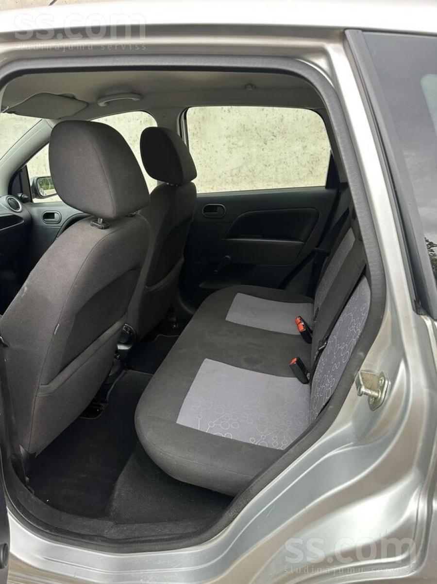Grey Ford Fiesta 2006 in Jelgava, with an engine capacity of 1.30 L and mileage of 156 thousand km for 1190 €, photo 13 on AUTOMOTO.COM.LV
