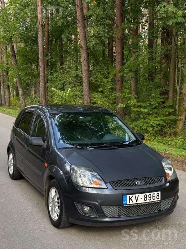 Grey Ford Fiesta 2006 in Aizkraukle, with an engine capacity of 1.60 L and mileage of 245 thousand km for 1500 €, photo 3 on AUTOMOTO.COM.LV