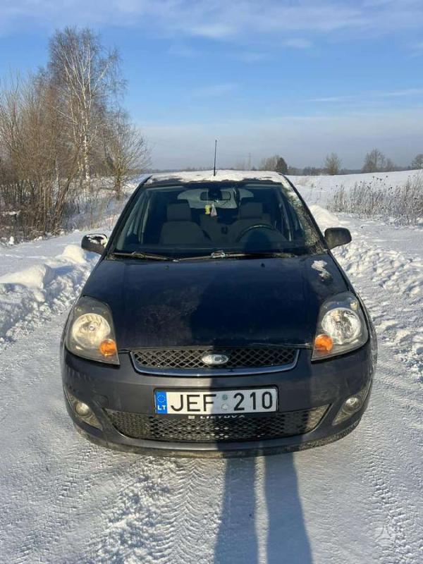 Grey Ford Fiesta 2007 in Vilnius, with an engine capacity of 1.60 L and mileage of 15 thousand km for 700 €, photo 1 on AUTOMOTO.COM.LV
