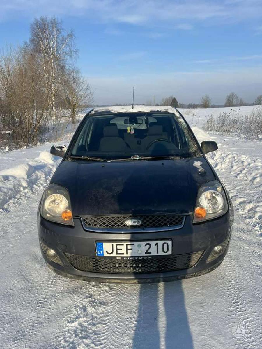 Grey Ford Fiesta 2007 in Vilnius, with an engine capacity of 1.60 L and mileage of 15 thousand km for 700 €, photo 1 on AUTOMOTO.COM.LV