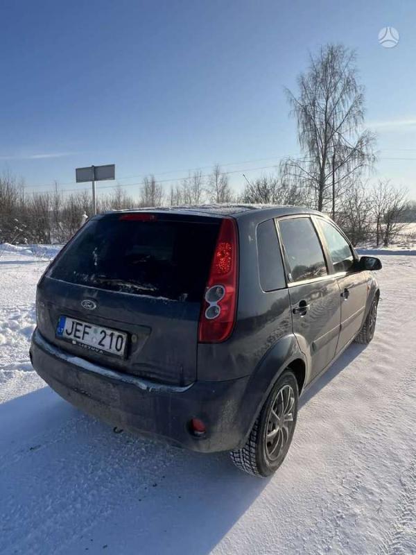 Grey Ford Fiesta 2007 in Vilnius, with an engine capacity of 1.60 L and mileage of 15 thousand km for 700 €, photo 4 on AUTOMOTO.COM.LV