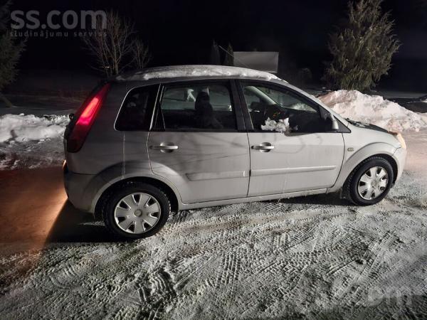 Pelēks Ford Fiesta 2007 Gulbene, ar dzinēja tilpumu 1.30 L un nobraukumu 231 tūkst. km par 1300 €, foto 2 vietnē AUTOMOTO.COM.LV
