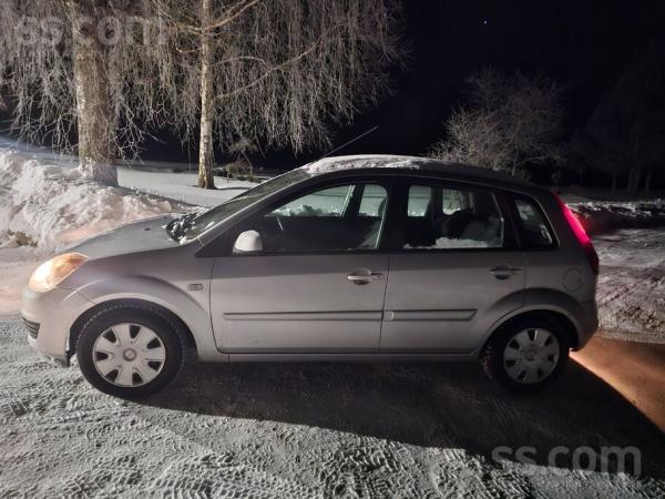 Pelēks Ford Fiesta 2007 Gulbene, ar dzinēja tilpumu 1.30 L un nobraukumu 231 tūkst. km par 1300 €, foto 4 vietnē AUTOMOTO.COM.LV
