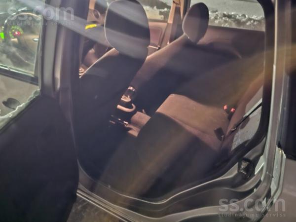 Pelēks Ford Fiesta 2007 Gulbene, ar dzinēja tilpumu 1.30 L un nobraukumu 231 tūkst. km par 1300 €, foto 6 vietnē AUTOMOTO.COM.LV