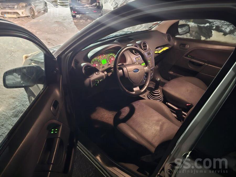 Pelēks Ford Fiesta 2007 Gulbene, ar dzinēja tilpumu 1.30 L un nobraukumu 231 tūkst. km par 1300 €, foto 6 vietnē AUTOMOTO.COM.LV