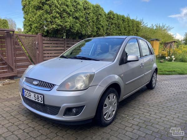 Ford Fiesta 2007 in Vilnius on AUTOMOTO.COM.LV Grey Ford Fiesta 2007 in Vilnius, with an engine capacity of 1.20 L and mileage of 105 thousand km for 1000 €, photo 1 on AUTOMOTO.COM.LV
