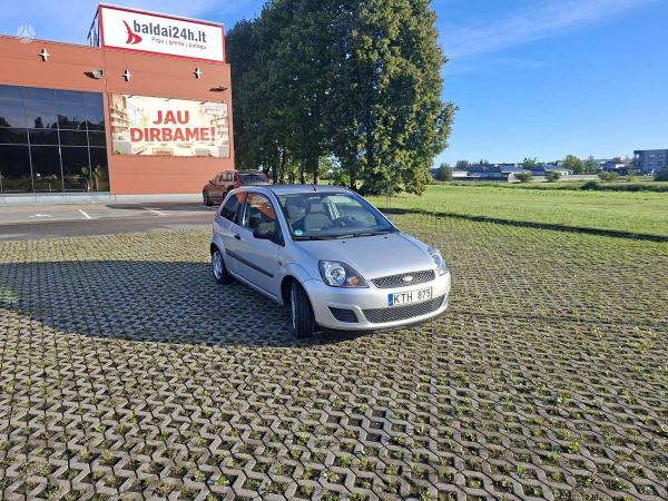 Ford Fiesta 2007 Šauļi vietnē Pelēks Ford Fiesta 2007 Šauļi, ar dzinēja tilpumu 1.24 L un nobraukumu 265 tūkst. km par 1100 €, foto 1 vietnē AUTOMOTO.COM.LV