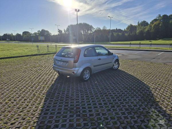 Ford Fiesta 2007 Šauļi vietnē Pelēks Ford Fiesta 2007 Šauļi, ar dzinēja tilpumu 1.24 L un nobraukumu 265 tūkst. km par 1100 €, foto 3 vietnē AUTOMOTO.COM.LV