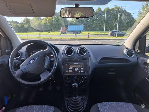 Ford Fiesta 2007 Šauļi vietnē Pelēks Ford Fiesta 2007 Šauļi, ar dzinēja tilpumu 1.24 L un nobraukumu 265 tūkst. km par 1100 €, foto 7 vietnē AUTOMOTO.COM.LV