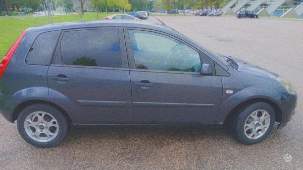 Ford Fiesta 2007 Viļņa vietnē Pelēks Ford Fiesta 2007 Viļņa, ar dzinēja tilpumu 1.40 L un nobraukumu 169 tūkst. km par 1050 €, foto 3 vietnē AUTOMOTO.COM.LV