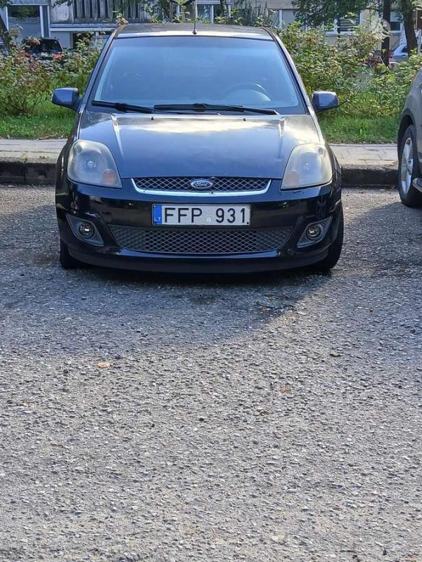Ford Fiesta 2007 Viļņa vietnē Pelēks Ford Fiesta 2007 Viļņa, ar dzinēja tilpumu 1.40 L un nobraukumu 169 tūkst. km par 1050 €, foto 11 vietnē AUTOMOTO.COM.LV
