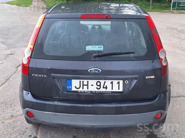 Pelēks Ford Fiesta 2008 Rīga, ar dzinēja tilpumu 1.40 L un nobraukumu 196 tūkst. km par 700 €, foto 3 vietnē AUTOMOTO.COM.LV