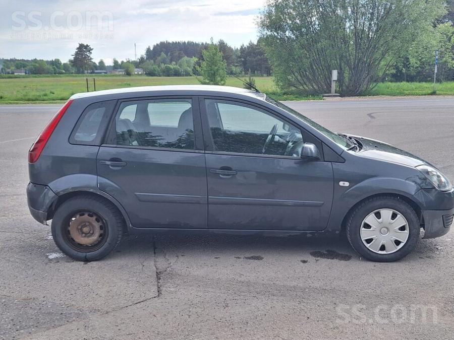 Grey Ford Fiesta 2008 in Riga, with an engine capacity of 1.40 L and mileage of 196 thousand km for 700 €, photo 5 on AUTOMOTO.COM.LV