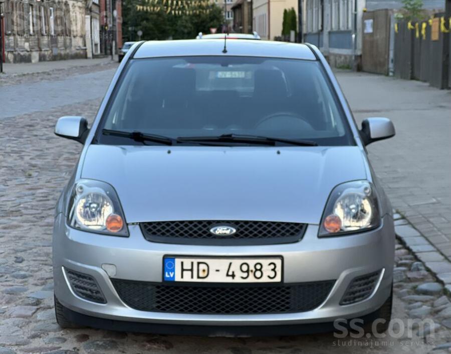 Pelēks Ford Fiesta 2008 Jelgava, ar dzinēja tilpumu 1.40 L un nobraukumu 183 tūkst. km par 1150 €, foto 3 vietnē AUTOMOTO.COM.LV