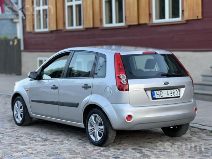 Pelēks Ford Fiesta 2008 Jelgava, ar dzinēja tilpumu 1.40 L un nobraukumu 183 tūkst. km par 1150 €, foto 9 vietnē AUTOMOTO.COM.LV