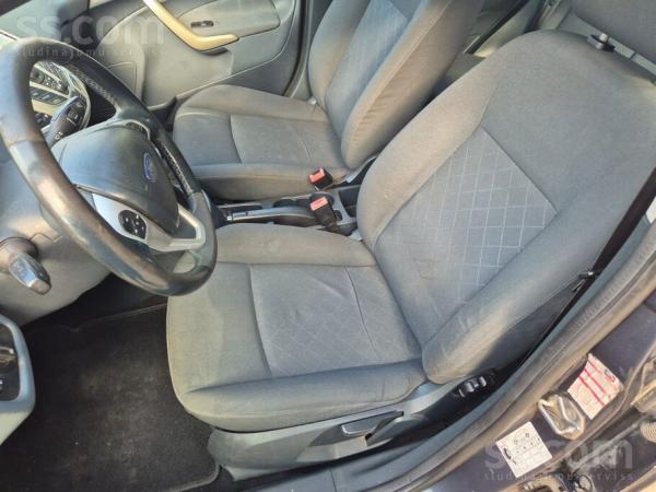 Pelēks Ford Fiesta 2008 Liepāja, ar dzinēja tilpumu 1.40 L un nobraukumu 223 tūkst. km par 1800 €, foto 2 vietnē AUTOMOTO.COM.LV