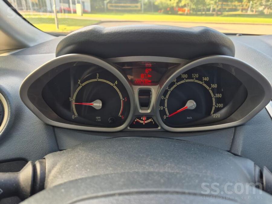 Pelēks Ford Fiesta 2008 Liepāja, ar dzinēja tilpumu 1.40 L un nobraukumu 223 tūkst. km par 1800 €, foto 4 vietnē AUTOMOTO.COM.LV