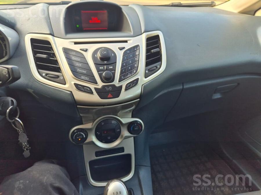 Pelēks Ford Fiesta 2008 Liepāja, ar dzinēja tilpumu 1.40 L un nobraukumu 223 tūkst. km par 1800 €, foto 5 vietnē AUTOMOTO.COM.LV
