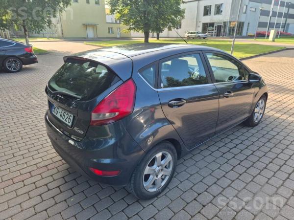 Pelēks Ford Fiesta 2008 Liepāja, ar dzinēja tilpumu 1.40 L un nobraukumu 223 tūkst. km par 1800 €, foto 10 vietnē AUTOMOTO.COM.LV