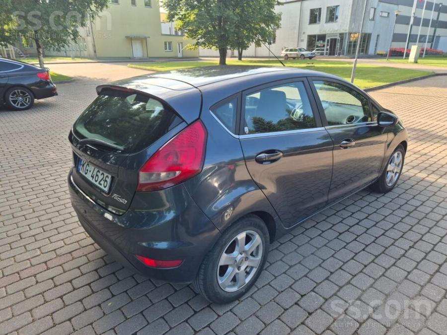 Pelēks Ford Fiesta 2008 Liepāja, ar dzinēja tilpumu 1.40 L un nobraukumu 223 tūkst. km par 1800 €, foto 11 vietnē AUTOMOTO.COM.LV