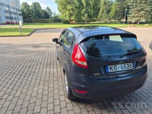 Pelēks Ford Fiesta 2008 Liepāja, ar dzinēja tilpumu 1.40 L un nobraukumu 223 tūkst. km par 1800 €, foto 12 vietnē AUTOMOTO.COM.LV