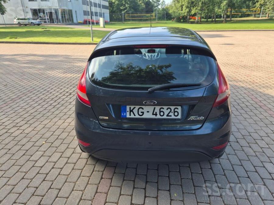 Pelēks Ford Fiesta 2008 Liepāja, ar dzinēja tilpumu 1.40 L un nobraukumu 223 tūkst. km par 1800 €, foto 13 vietnē AUTOMOTO.COM.LV