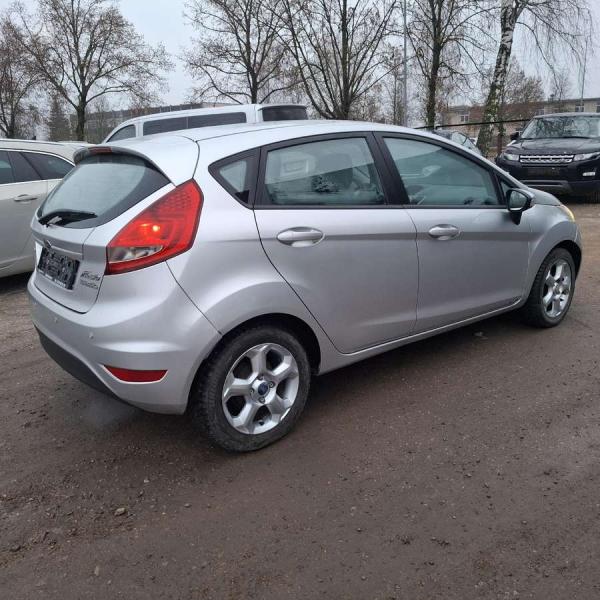 Grey Ford Fiesta 2009 in Pakruojis, with an engine capacity of 1.40 L and mileage of 257 thousand km for 1350 €, photo 3 on AUTOMOTO.COM.LV