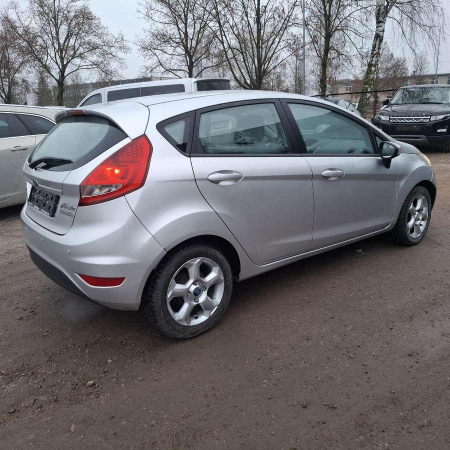 Grey Ford Fiesta 2009 in Pakruojis, with an engine capacity of 1.40 L and mileage of 257 thousand km for 1350 €, photo 3 on AUTOMOTO.COM.LV