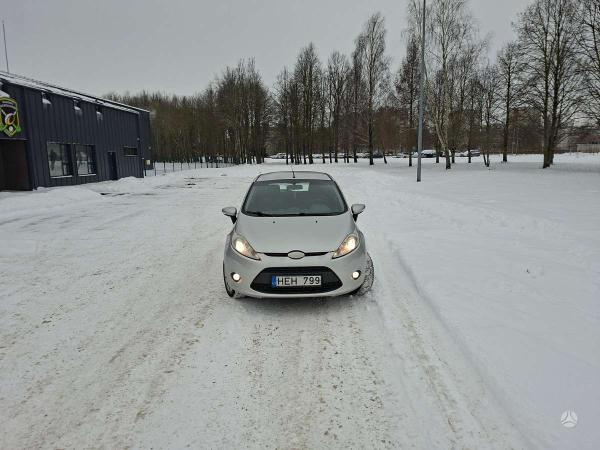 Pelēks Ford Fiesta 2009 Šauļi, ar dzinēja tilpumu 1.40 L un nobraukumu 250 tūkst. km par 1400 €, foto 1 vietnē AUTOMOTO.COM.LV