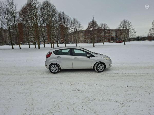 Pelēks Ford Fiesta 2009 Šauļi, ar dzinēja tilpumu 1.40 L un nobraukumu 250 tūkst. km par 1400 €, foto 2 vietnē AUTOMOTO.COM.LV
