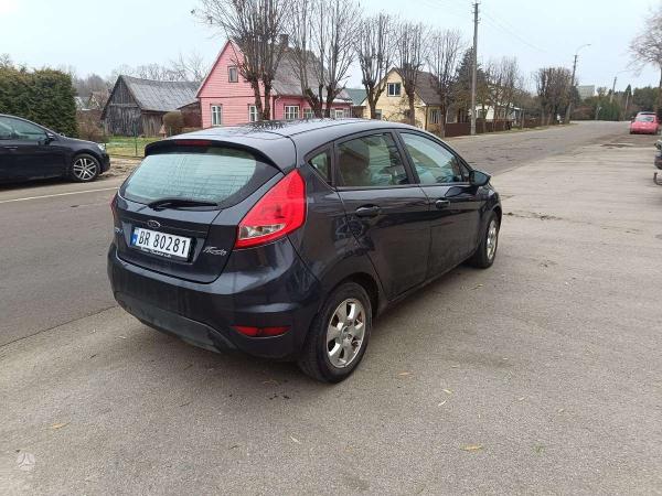 Grey Ford Fiesta 2009 in Kursenai, with an engine capacity of 1.38 L and mileage of 311 thousand km for 850 €, photo 1 on AUTOMOTO.COM.LV