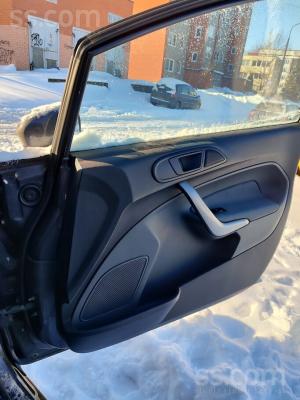 Pelēks Ford Fiesta 2009 Ogre, ar dzinēja tilpumu 1.40 L un nobraukumu 304 tūkst. km par 2600 €, foto 8 vietnē AUTOMOTO.COM.LV