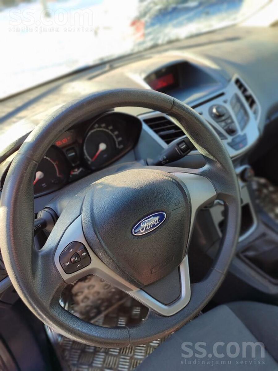 Pelēks Ford Fiesta 2009 Ogre, ar dzinēja tilpumu 1.40 L un nobraukumu 304 tūkst. km par 2600 €, foto 11 vietnē AUTOMOTO.COM.LV